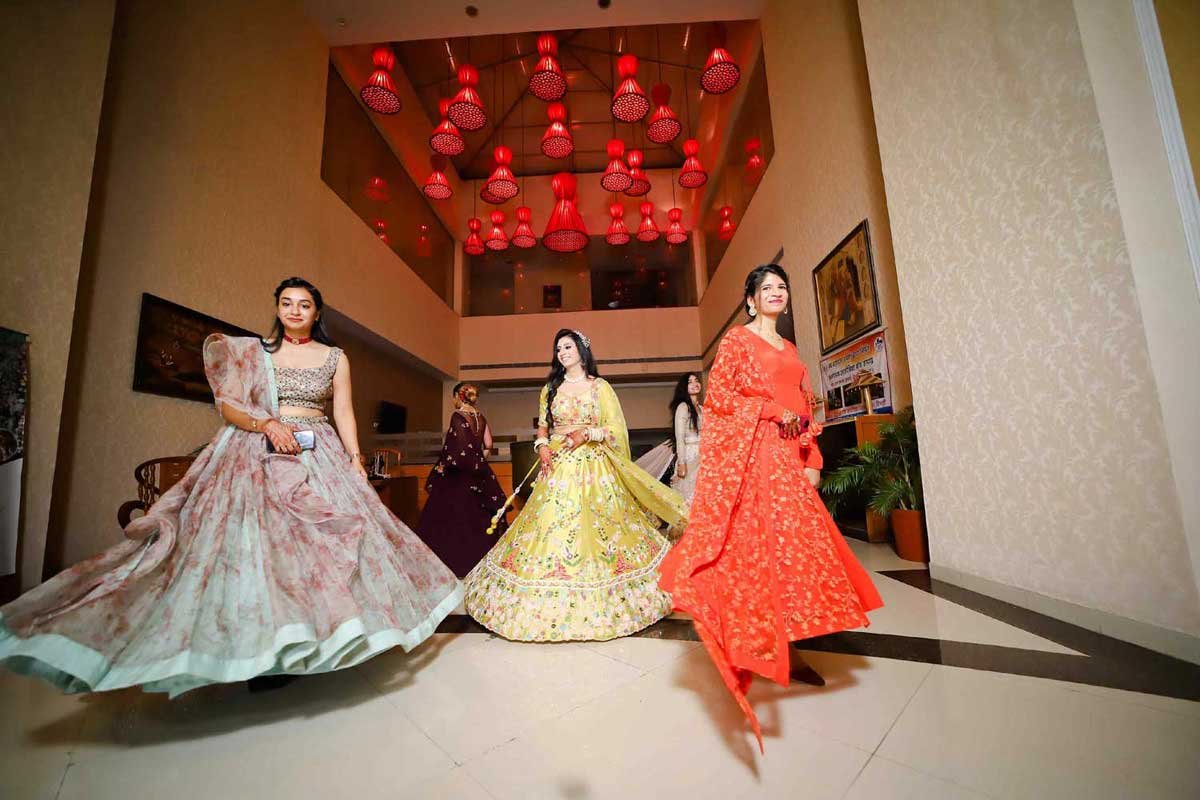 Bharat Wedding What To Expect In An Indian Wedding Baraat!